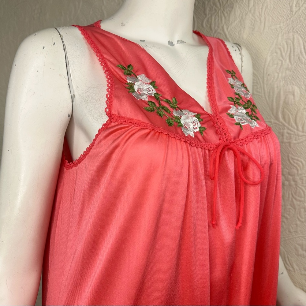 Vtg Lorraine Nylon Embroidered Nightgown & Robe Set - Gem